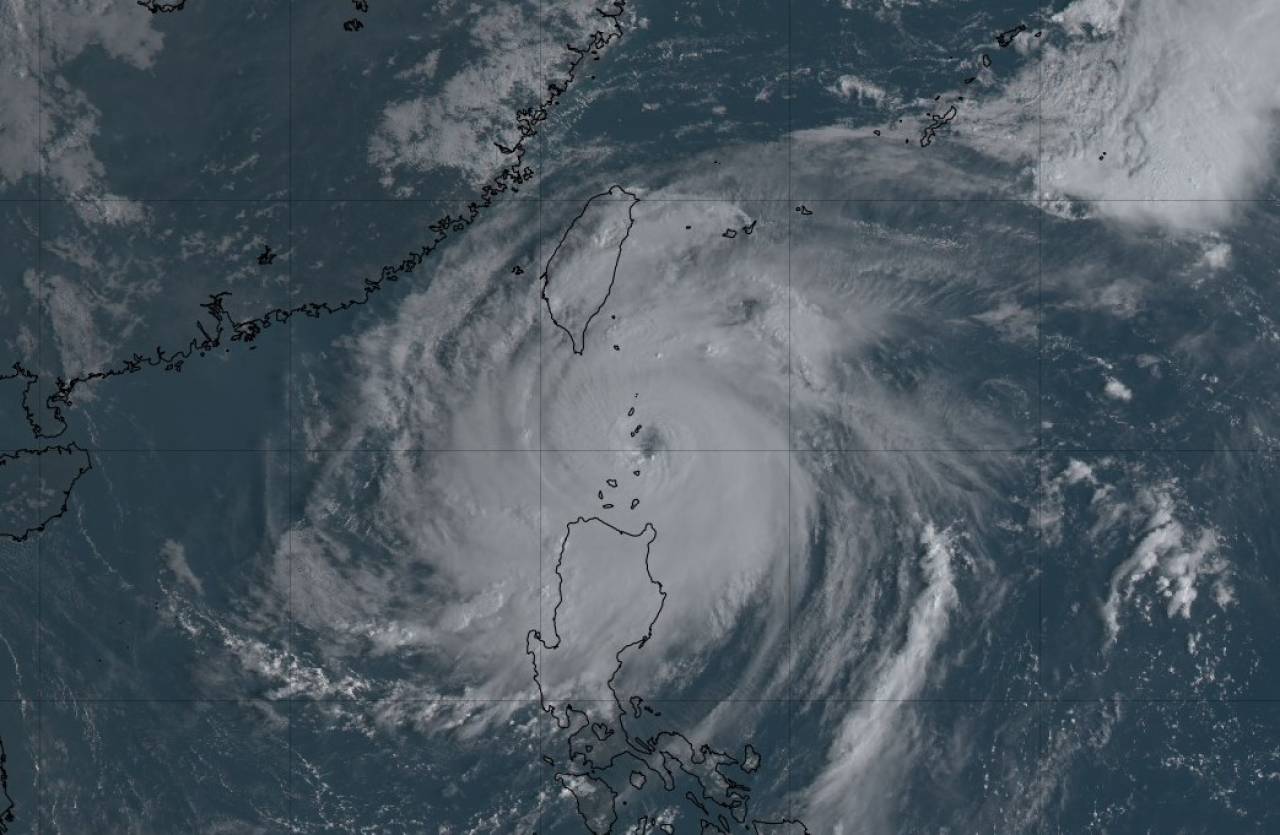 Cronaca meteo. Super tifone Krathon punta Taiwan, landfall ...