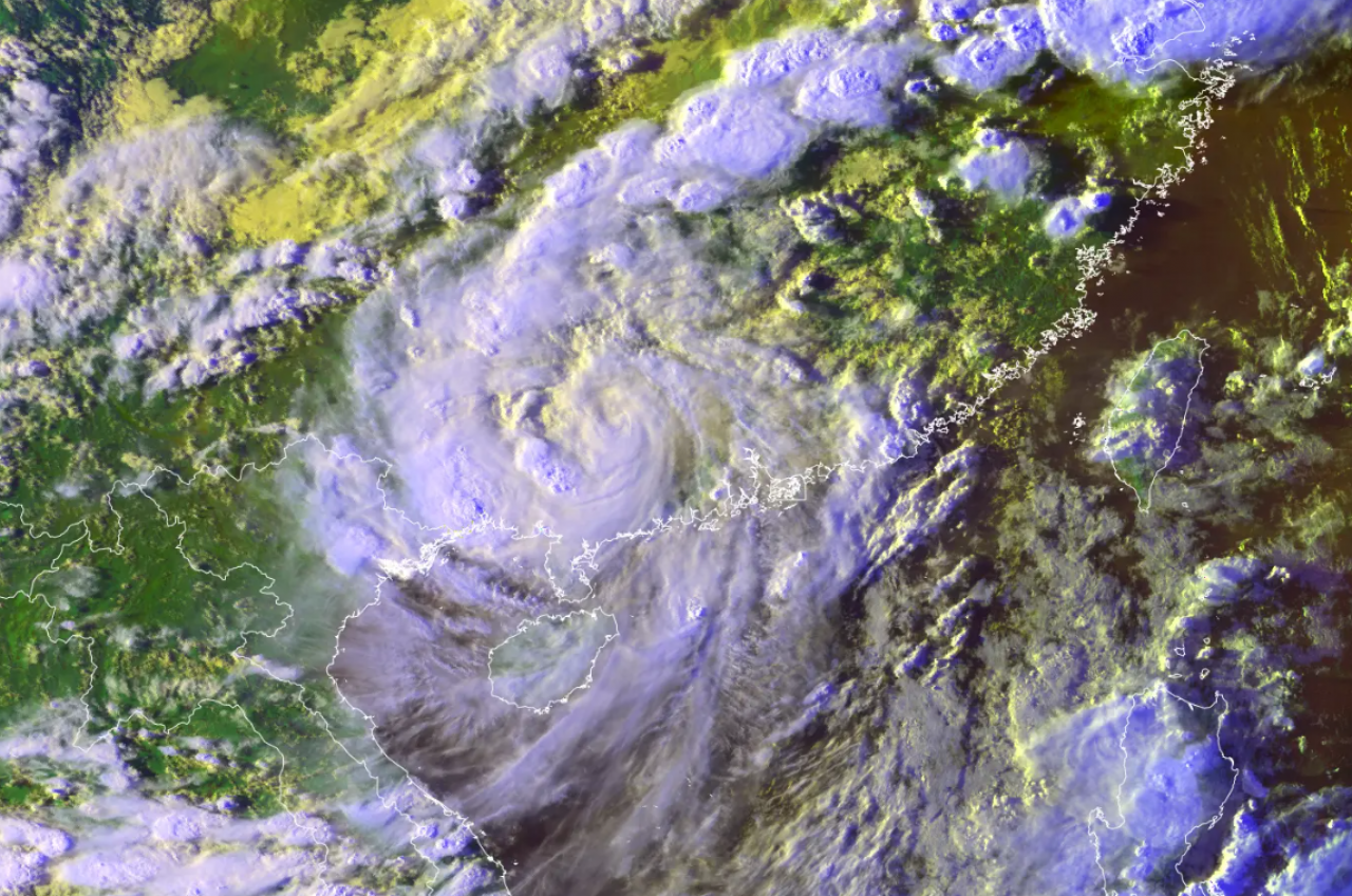 Cronaca meteo. Il tifone Tapah paralizza Hong Kong e fa landfall nella ...