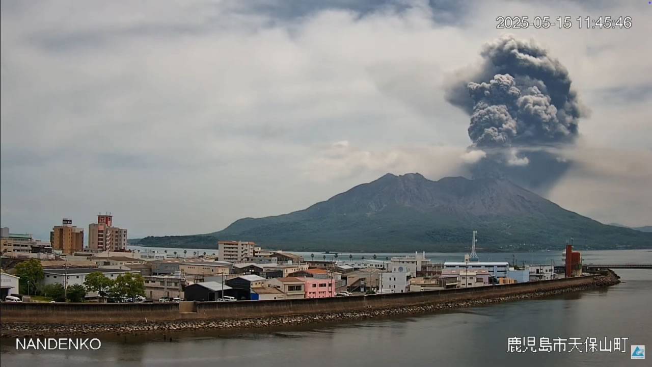 Meteo - Il vulcano Sakurajima si risveglia - Eruzione spettacolare con ...