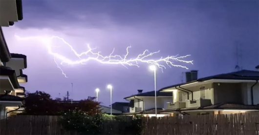 Meteo. Il rischio fulmini in Europa. Chi è più vulnerabile secondo uno ...