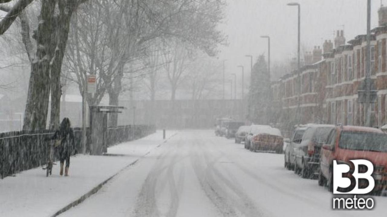 Cronaca meteo diretta. NEVE Forte a Genova. Video « 3B Meteo