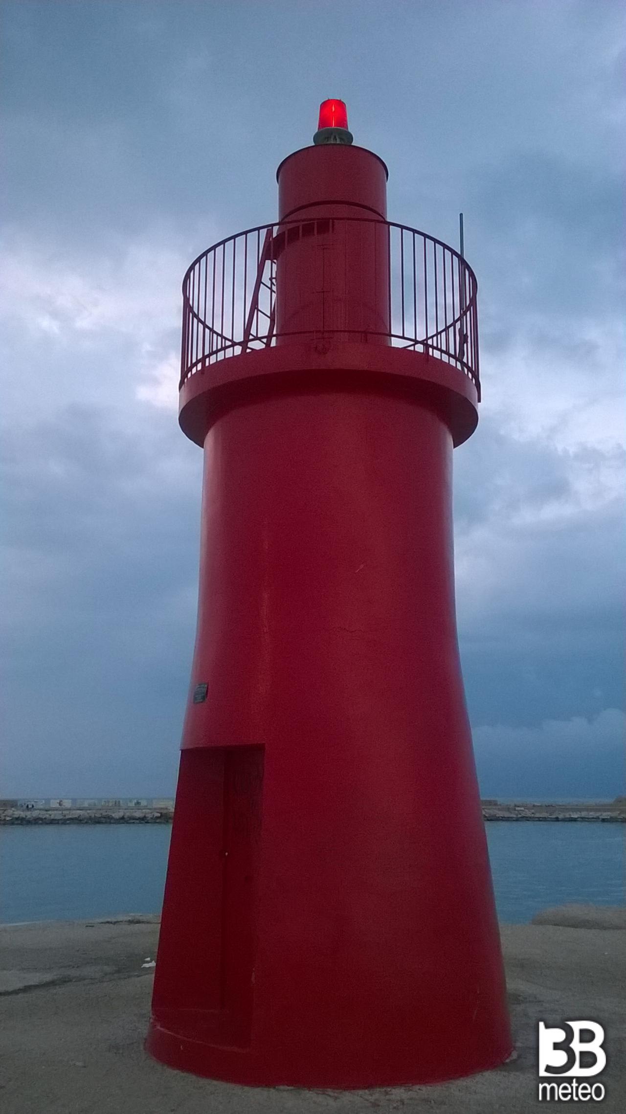 Foto Meteo: Il Faro Del Molo Dant'antuonuo « 3B Meteo