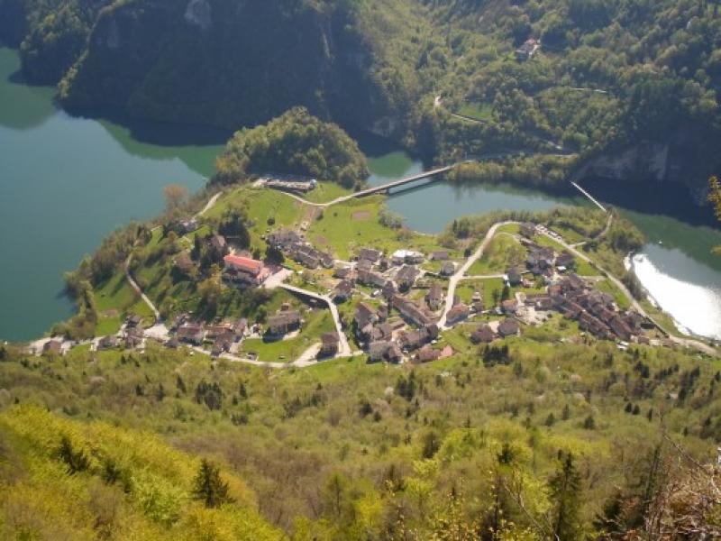 Foto Meteo: Rocca E Il Lago Del Corlo « 3B Meteo
