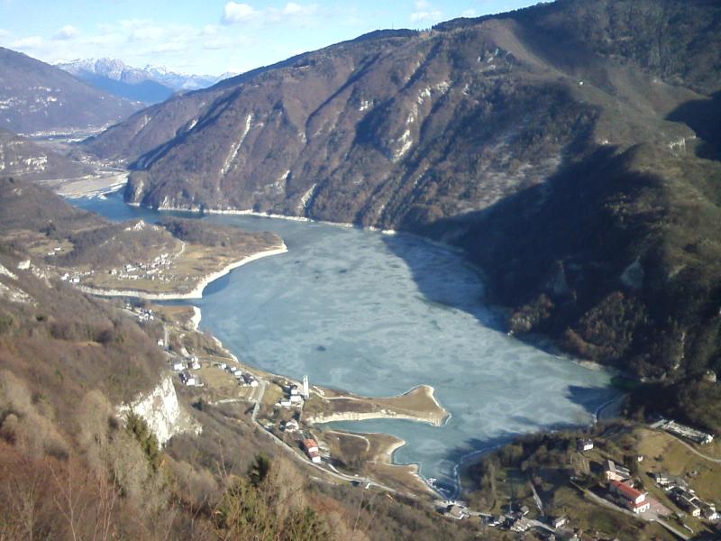 Foto Meteo: Lago Del Corlo Ghiacciato « 3B Meteo