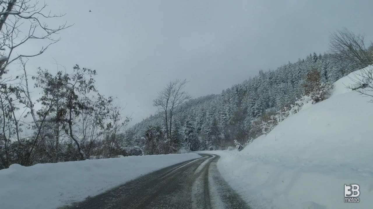 Cronaca meteo - Maltempo Abruzzo, statale 17bis con la neve: le ...