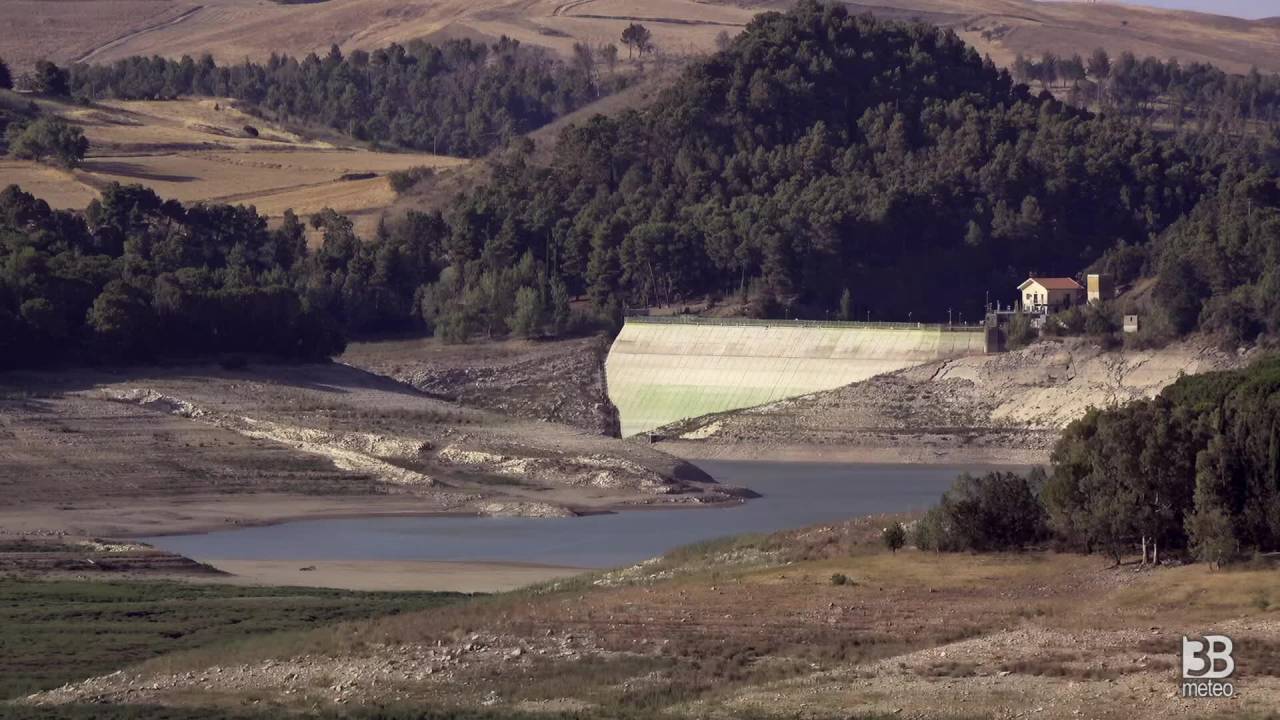 Cronaca Siccità Sicilia: il lago Fanaco è praticamente vuoto: video ...