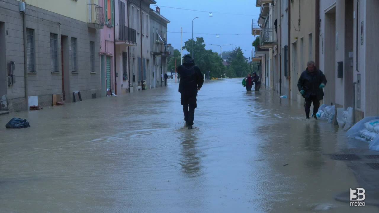Emergenza alluvione a Faenza: abitanti soccorsi dentro case. Video « 3B ...
